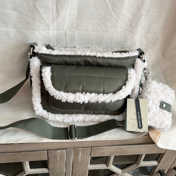 Aspen | Bags | Nwt Aspen Cozy Crossbody With Removable Card Case | Poshmark